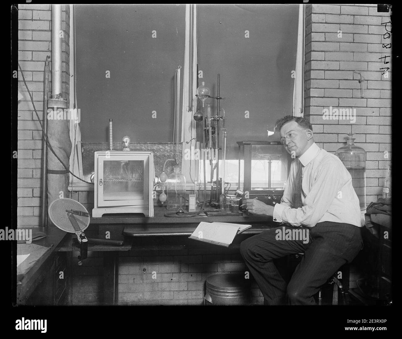 Scientific instruments hi-res stock photography and images - Alamy