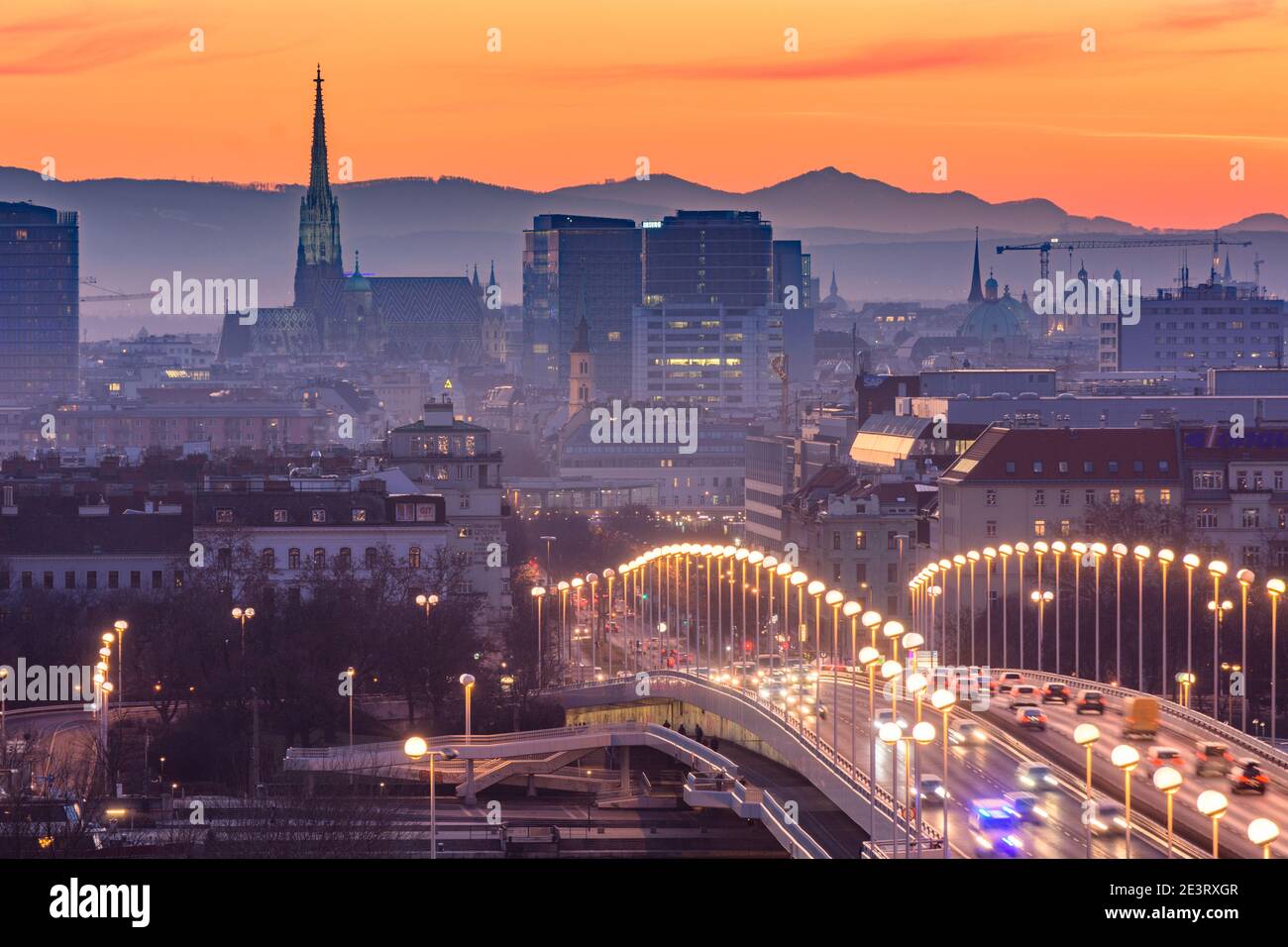 Wien, Vienna: Vienna city center, river Donau (Danube), bridge ...