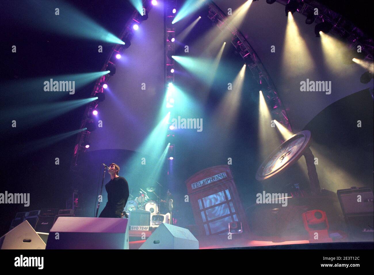Liam gallagher 1997 hi-res stock photography and images - Alamy