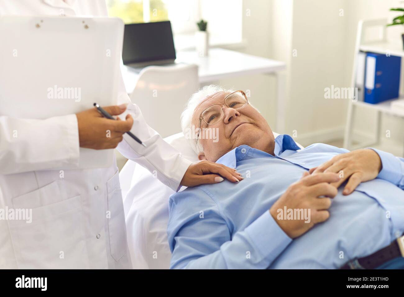 Hospital admission, elderly patient hi-res stock photography and images ...