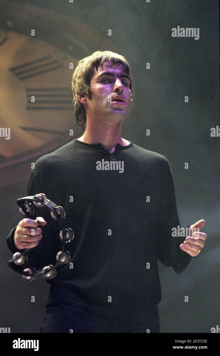Liam gallagher 1997 hi-res stock photography and images - Alamy