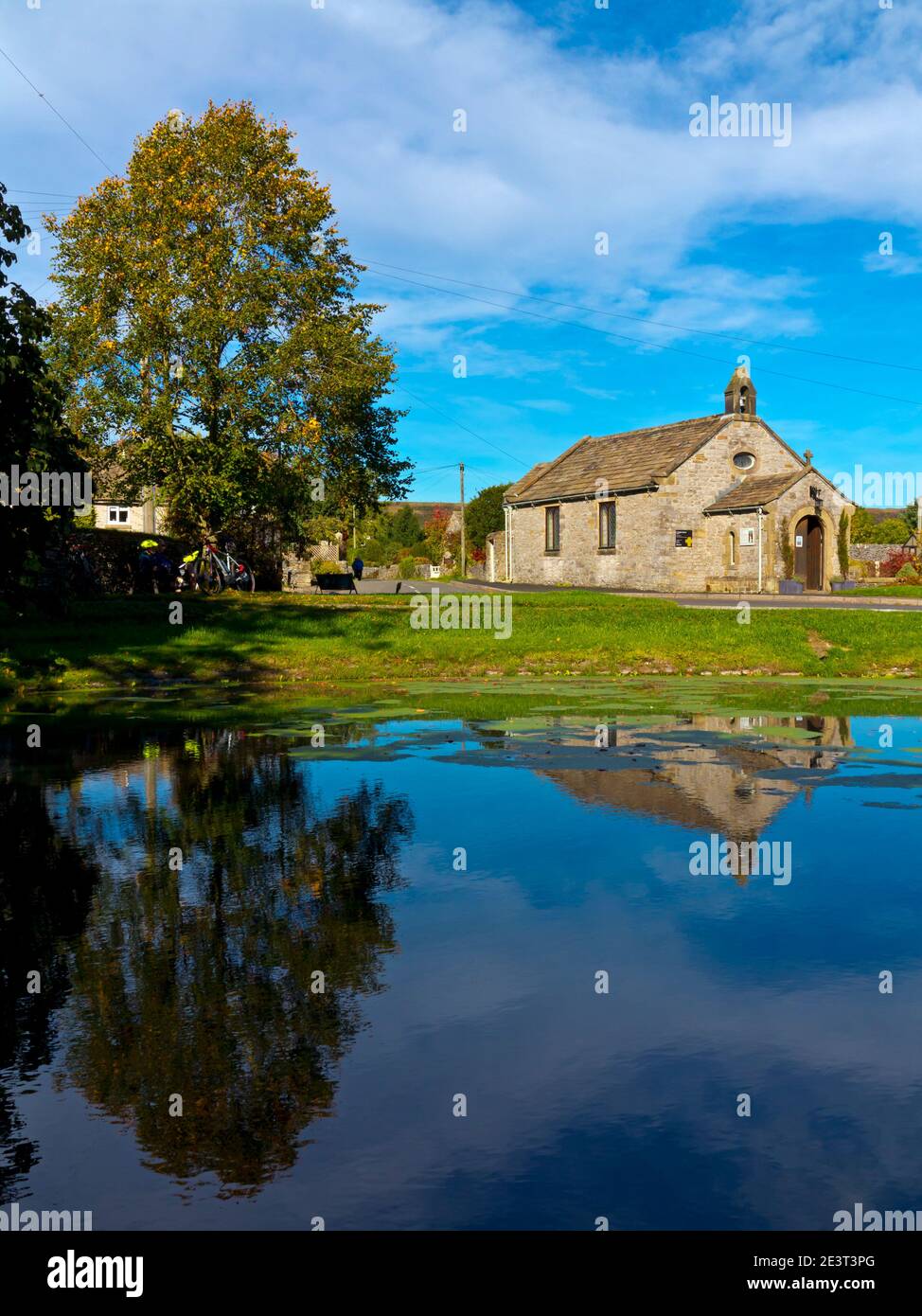 Foolow village derbyshire hi-res stock photography and images - Alamy