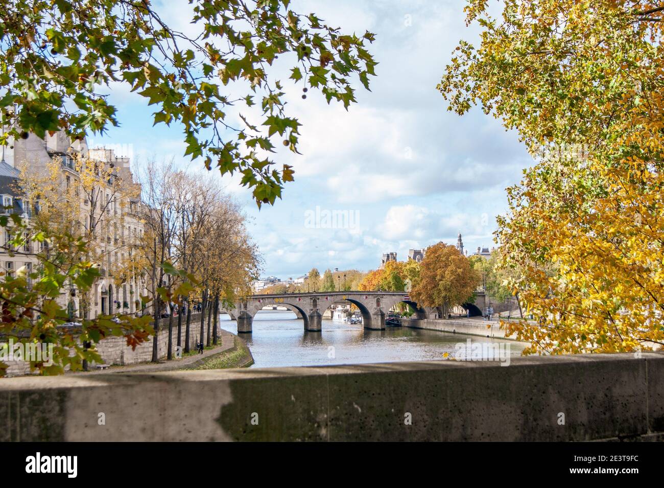 Fall of paris hi-res stock photography and images - Alamy