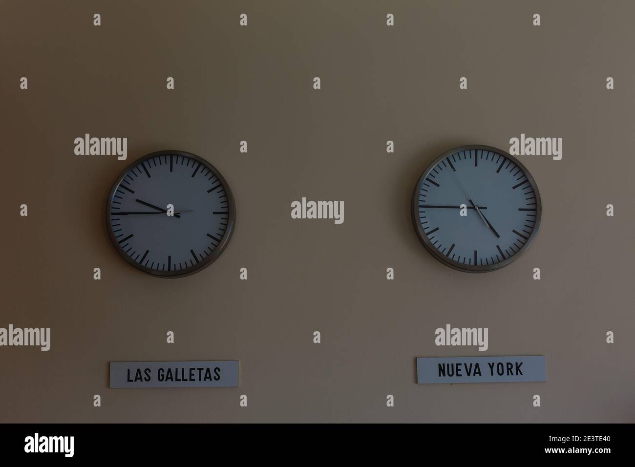 retro room with clocks decorated on the wall Stock Photo - Alamy