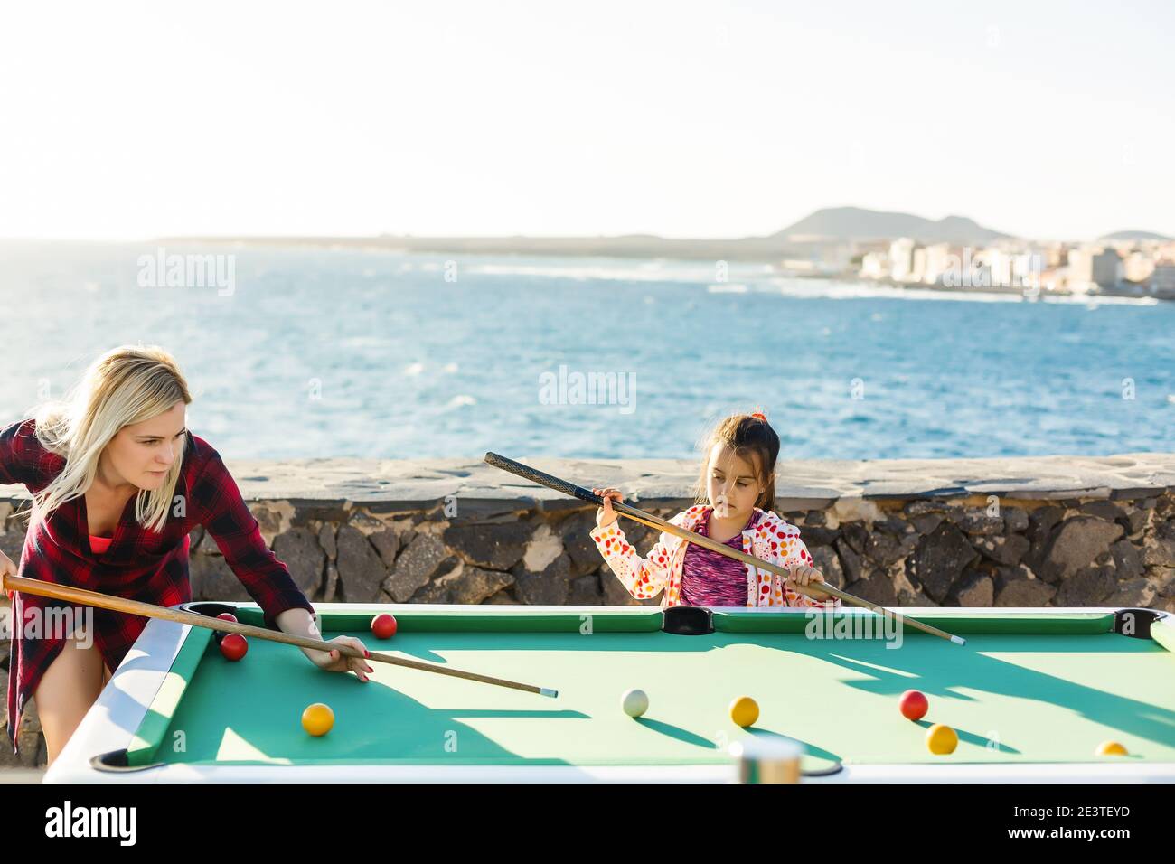 Snooker family hi-res stock photography and images - Alamy
