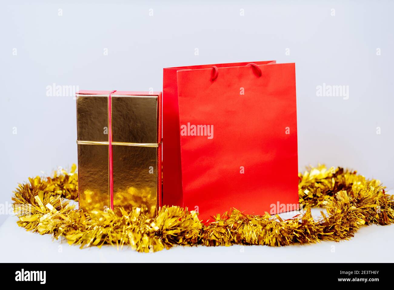 red paper bag blank template Stock Photo - Alamy