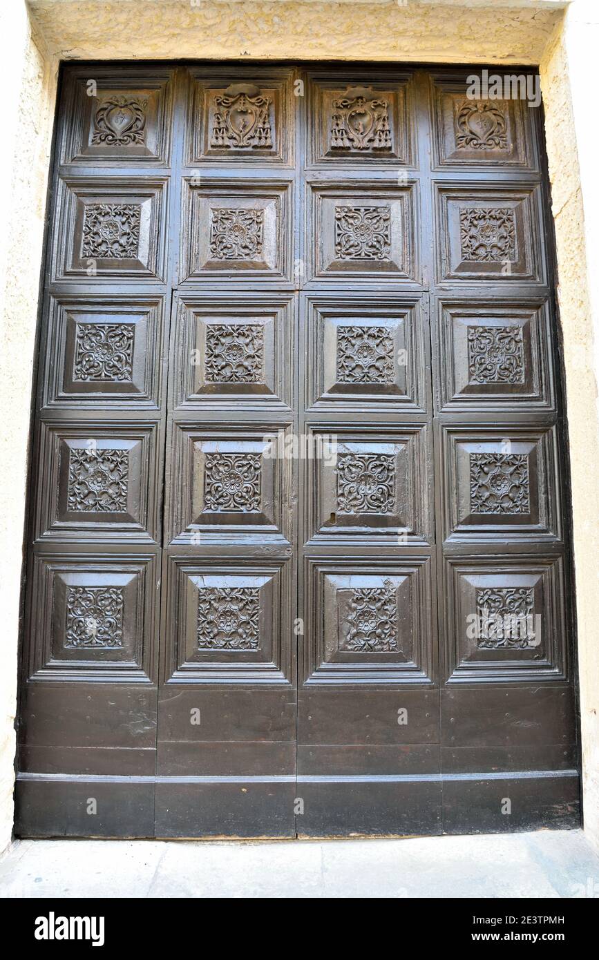 Old crypt door hi-res stock photography and images - Alamy
