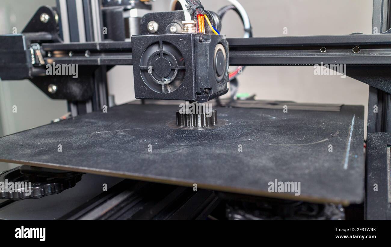 3d printer printing close hi-res stock photography and images - Alamy