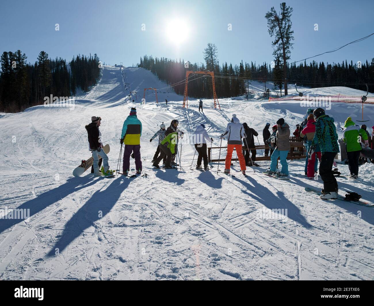Rack lift hi-res stock photography and images - Alamy