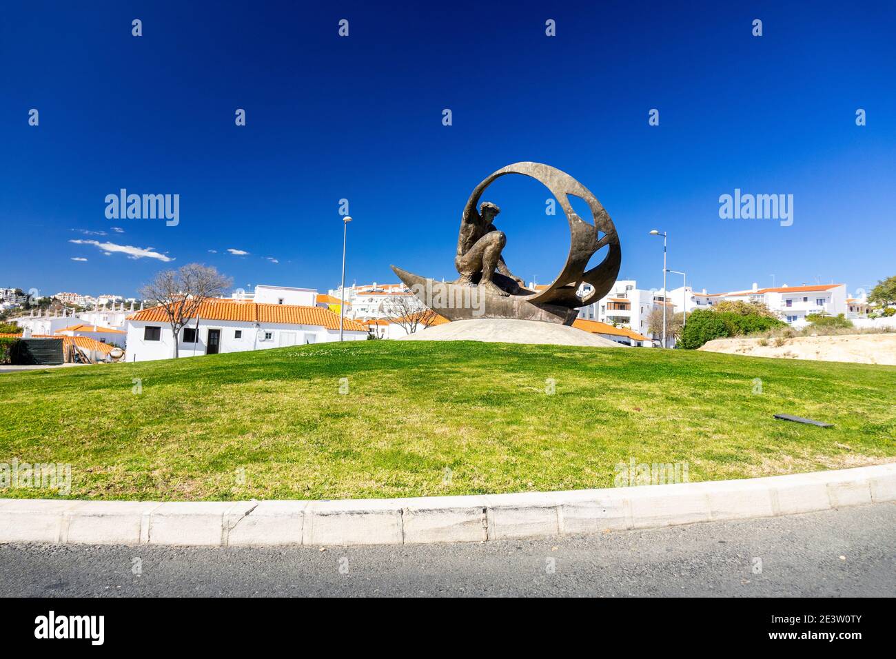 The Fisherman's Roundabout (Rotunda Dos Pescadores), Impressive ...