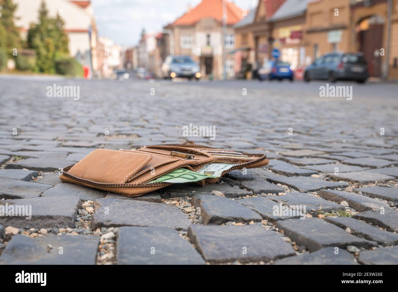 Lost wallet on road hi-res stock photography and images - Alamy