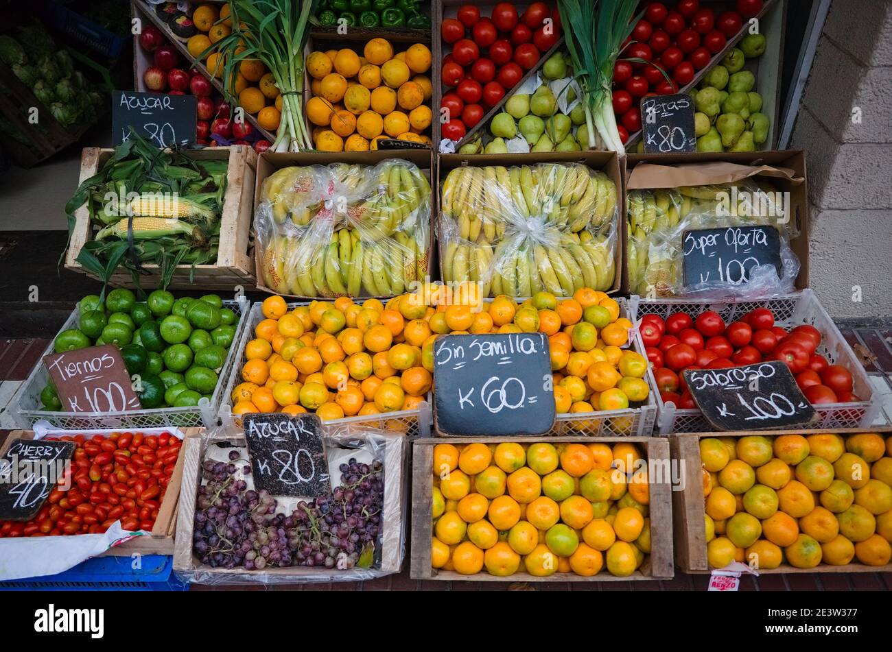 Small grocery shop hi-res stock photography and images - Alamy