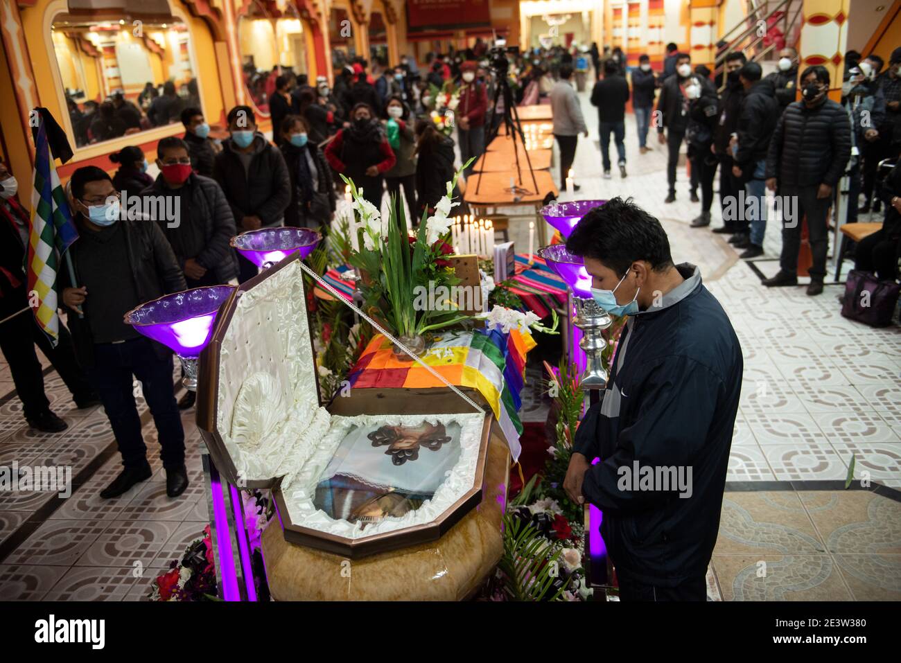El Alto, Bolivia. 20th Jan, 2021. Numerous people bid farewell to the ...