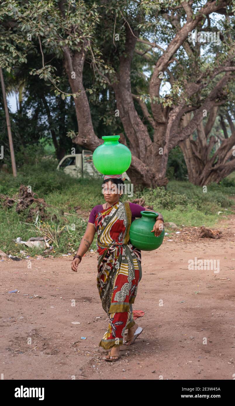 Maroon head hi-res stock photography and images - Alamy