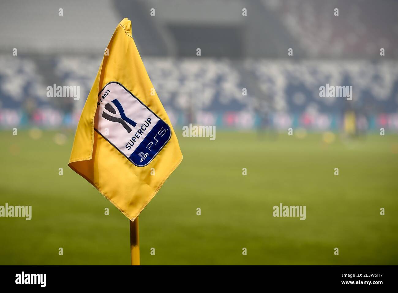 Corner kick flag hi-res stock photography and images - Alamy