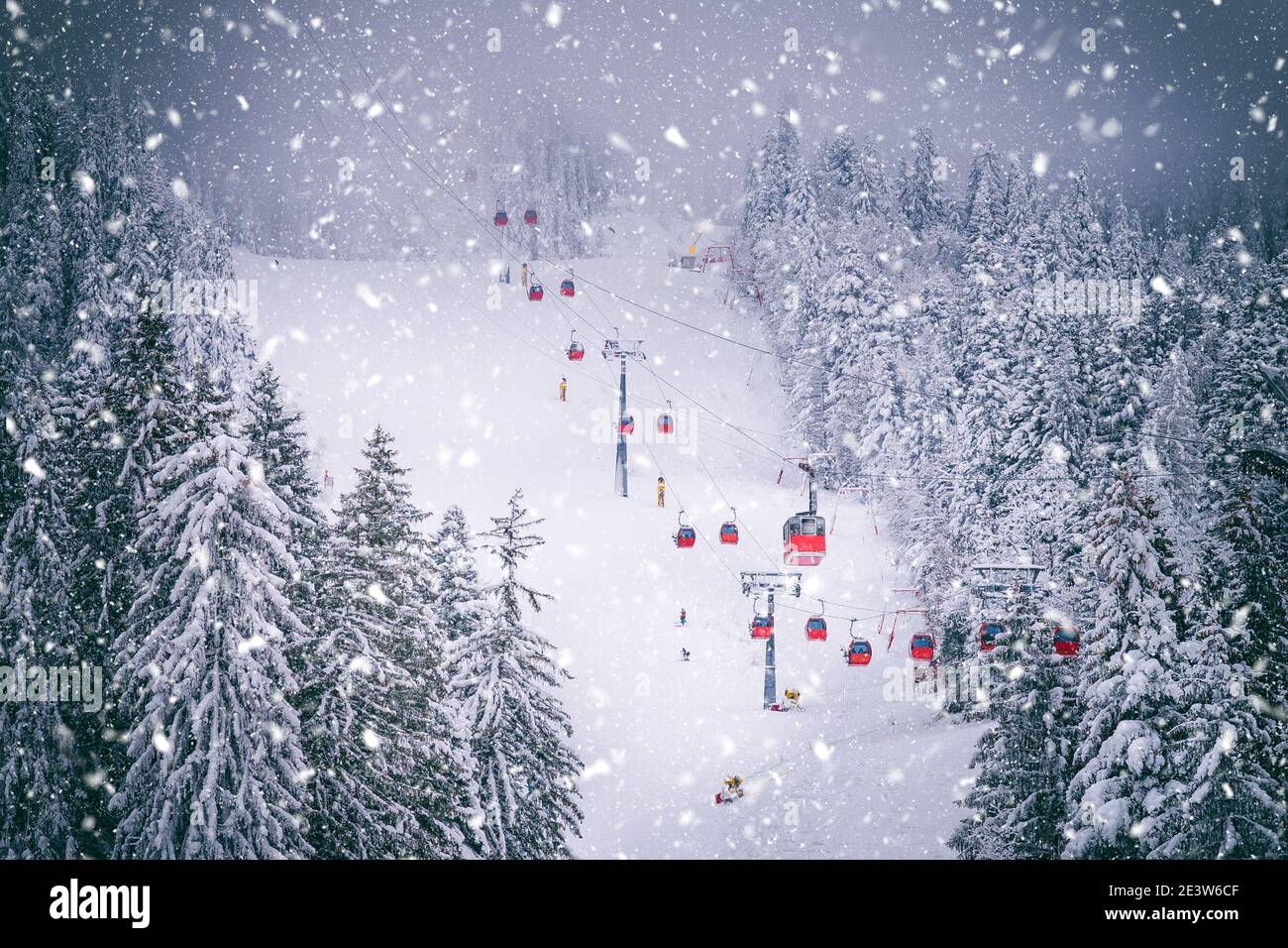 Postavaru mountain with ski slopes and cable car transporting in Poiana ...