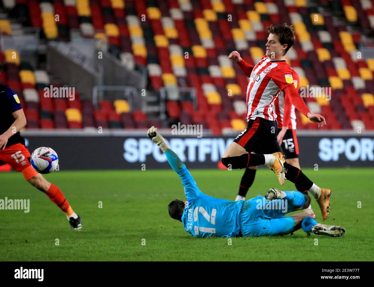 Mathias jensen brentford luton hi-res stock photography and images - Alamy