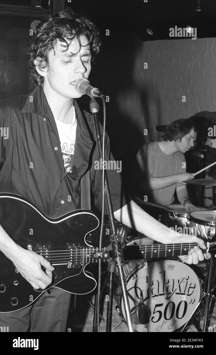 Dean Wareham and Damon Krukowski of Galaxie 500 performing at Winkles ...