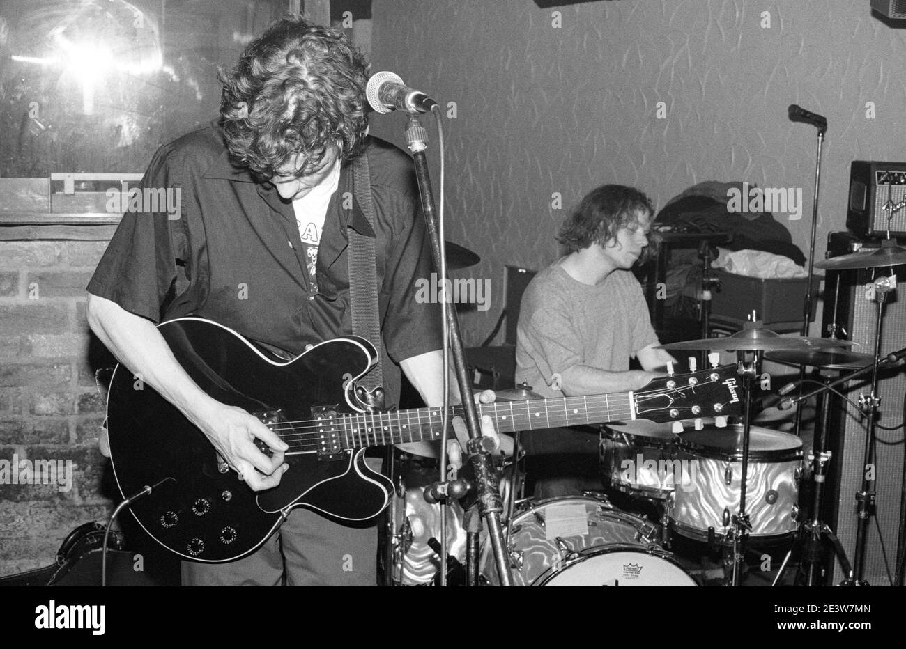 Dean Wareham and Damon Krukowski of Galaxie 500 performing at Winkles ...