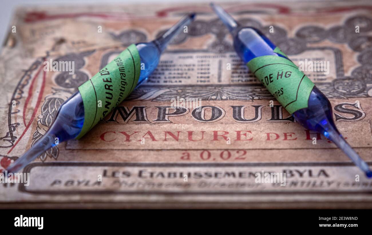 Old style chemistry hi-res stock photography and images - Alamy