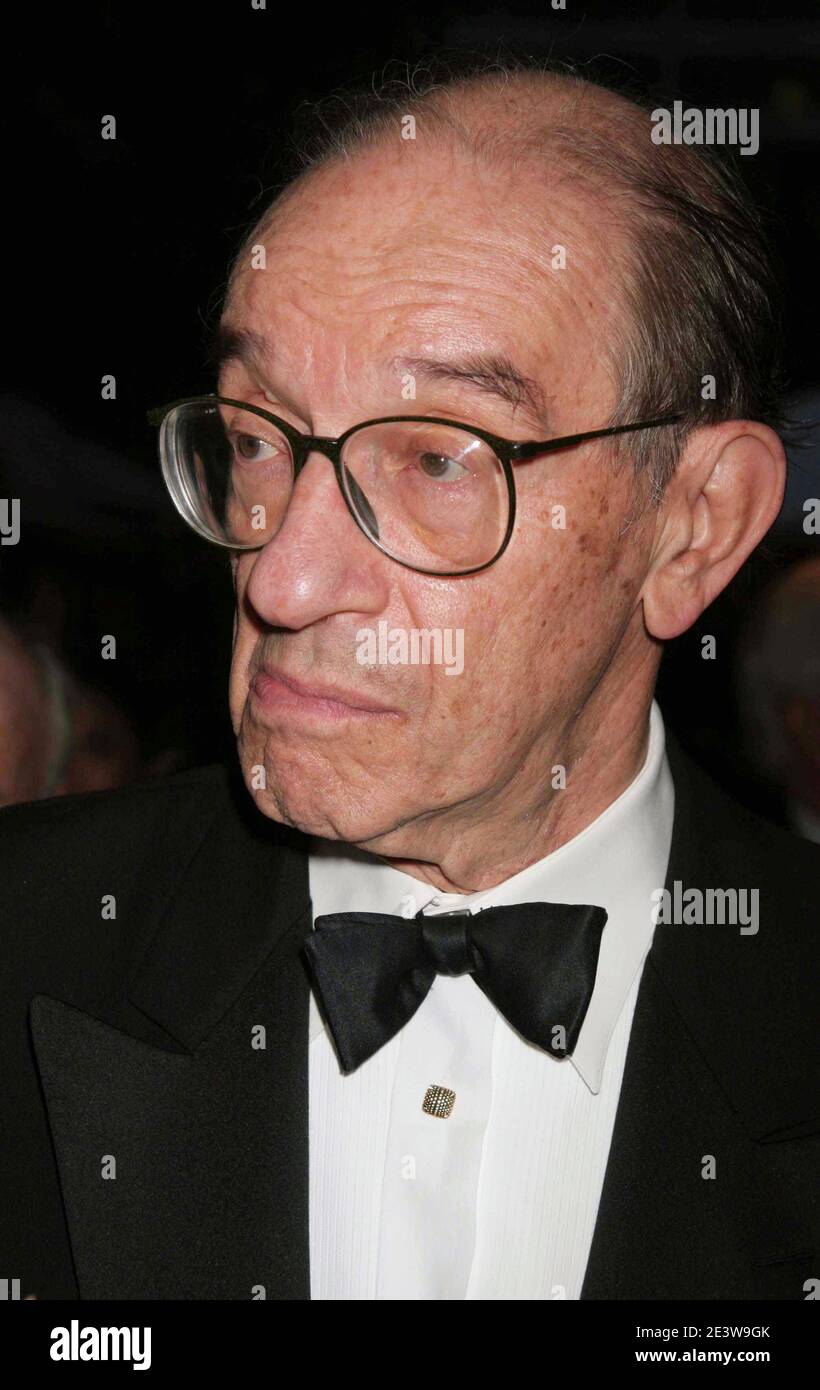 Alan Greenspan attends the White House Correspondents' Dinner at ...