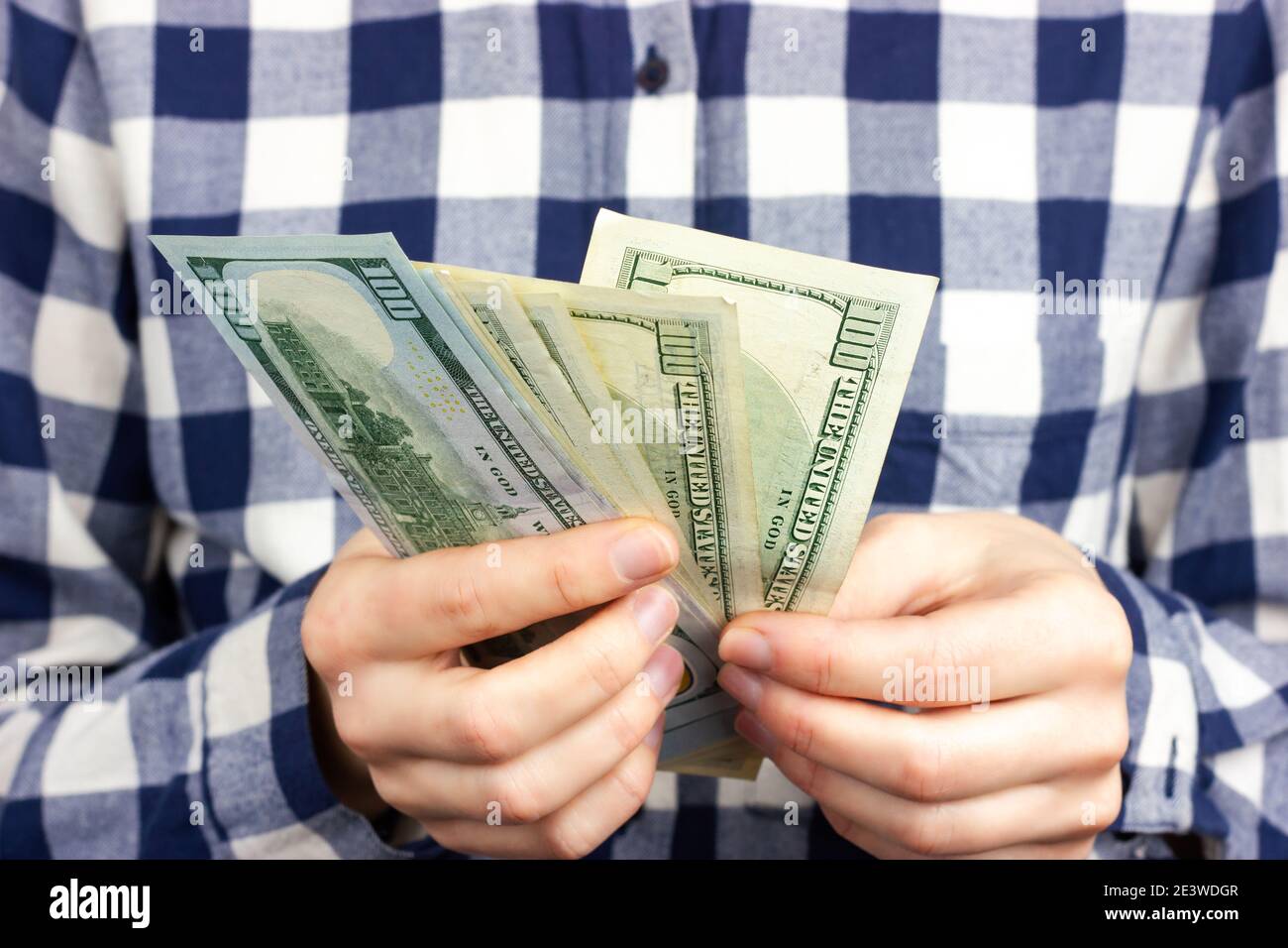 Counting money. The girl is counting dollar bills Stock Photo - Alamy
