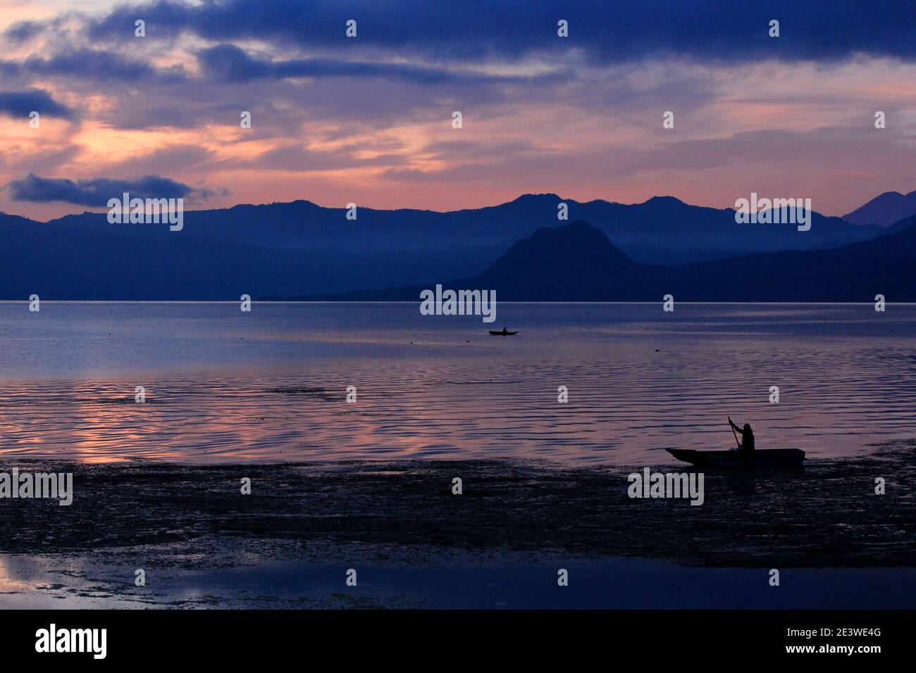 Early birds fishermen in Atitlan lake Stock Photo - Alamy