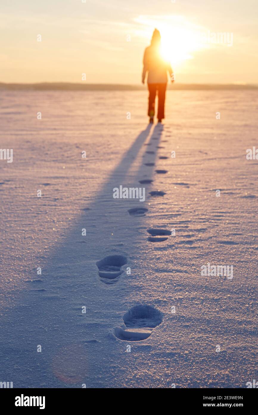 Silhouette girl close up sunset hi-res stock photography and images - Alamy