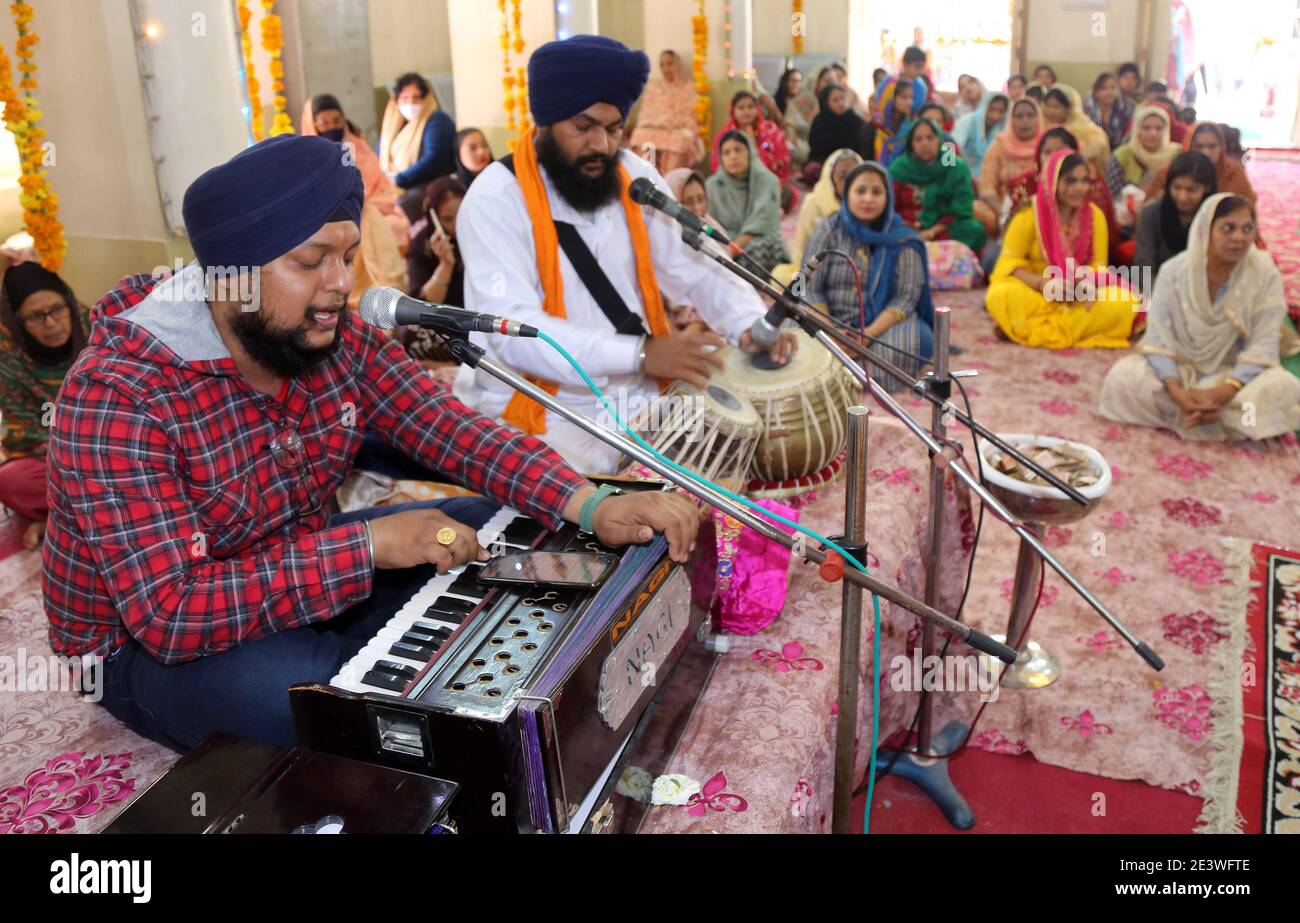 Beawar, India. 20th Jan, 2021. Devotees singing Shabad Kirtan (Sikh ...