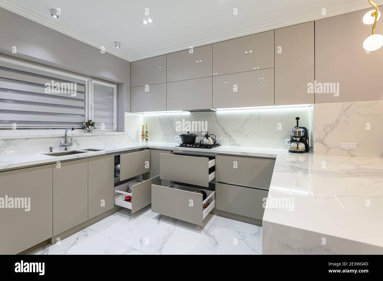 Open drawers at modern white kitchen furniture Stock Photo - Alamy