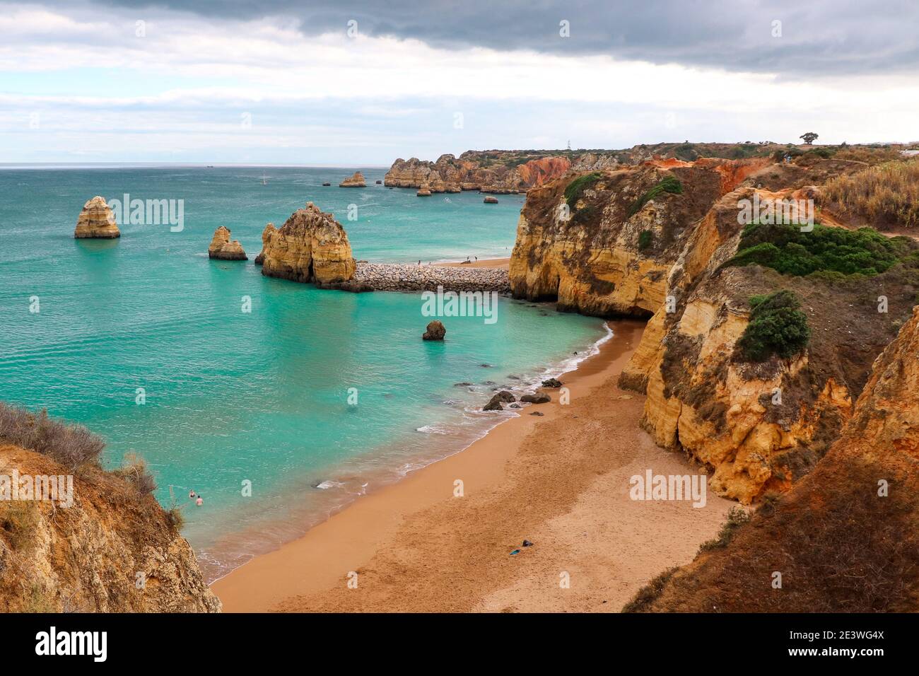 Crystal-clear water in a Portuguese coast Stock Photo - Alamy