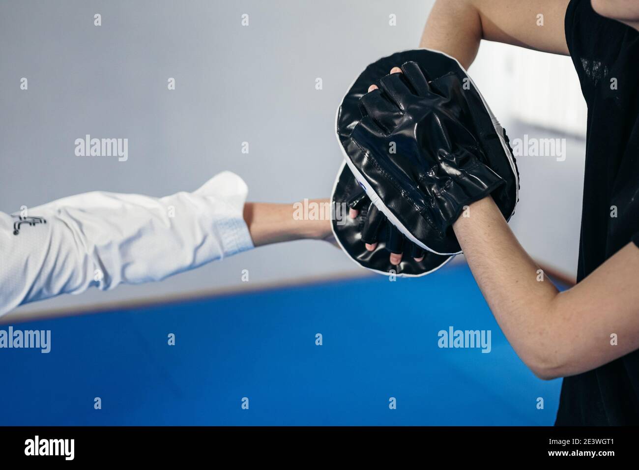 Art of kicking and punching hi-res stock photography and images - Alamy