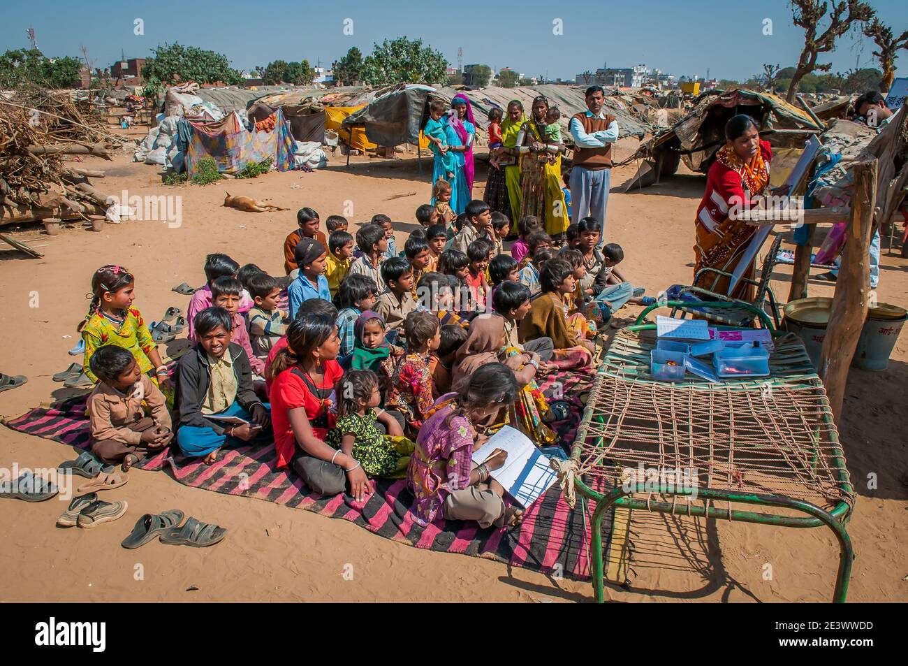 India slum cooking hi-res stock photography and images - Alamy