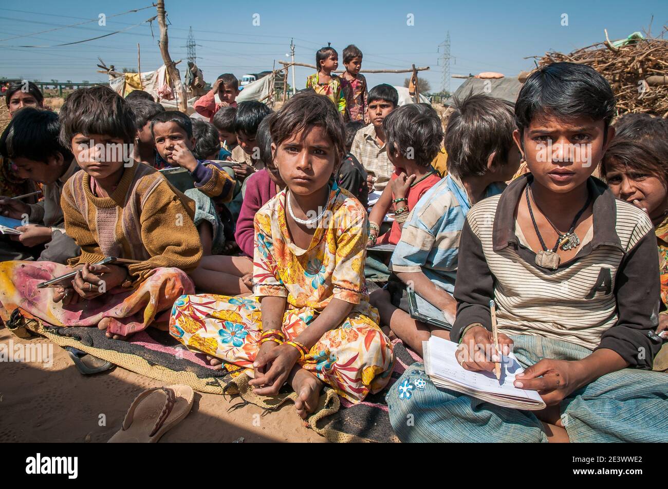 India slum cooking hi-res stock photography and images - Alamy