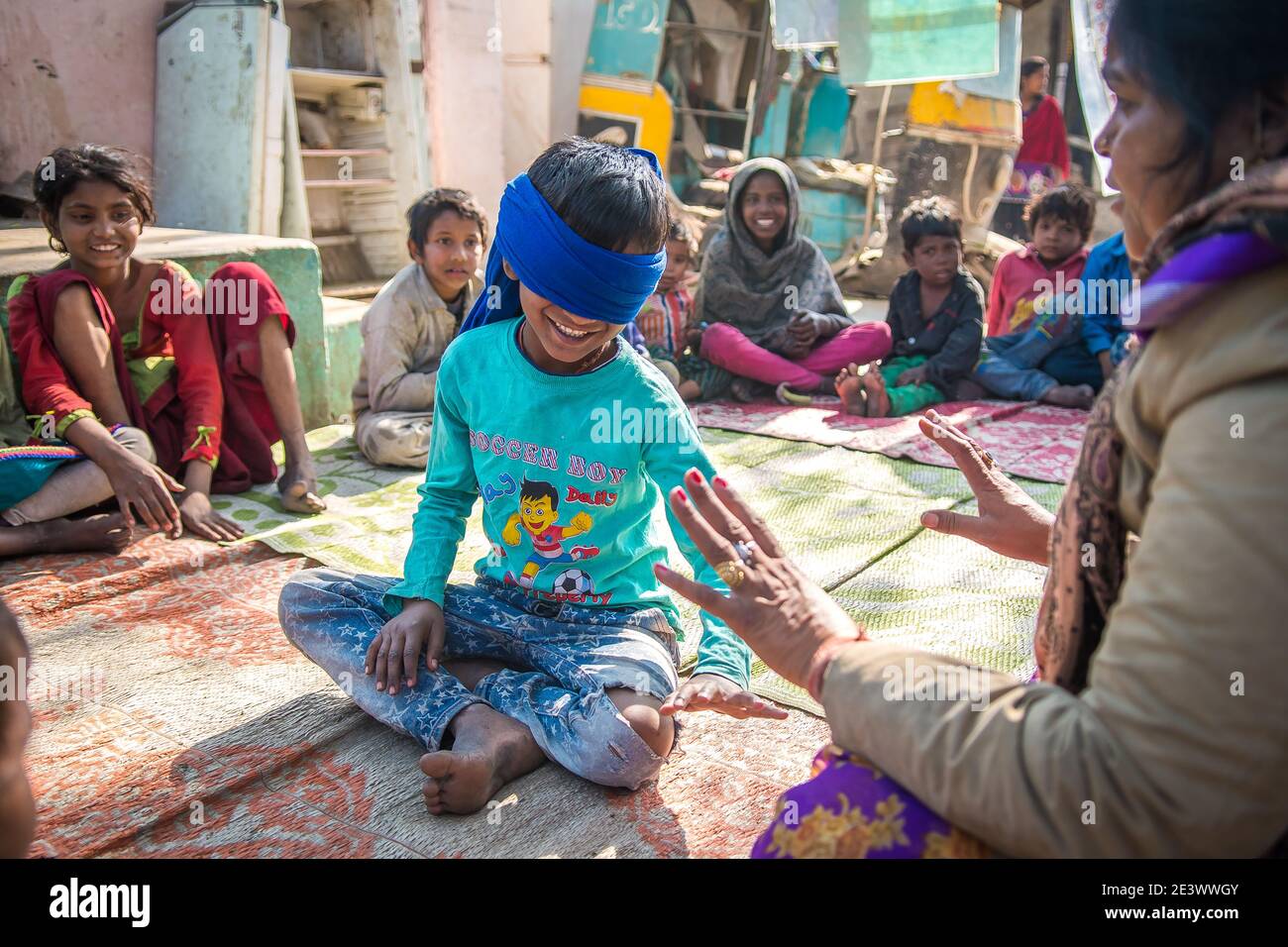 Children playing in garbage dump hi-res stock photography and images ...