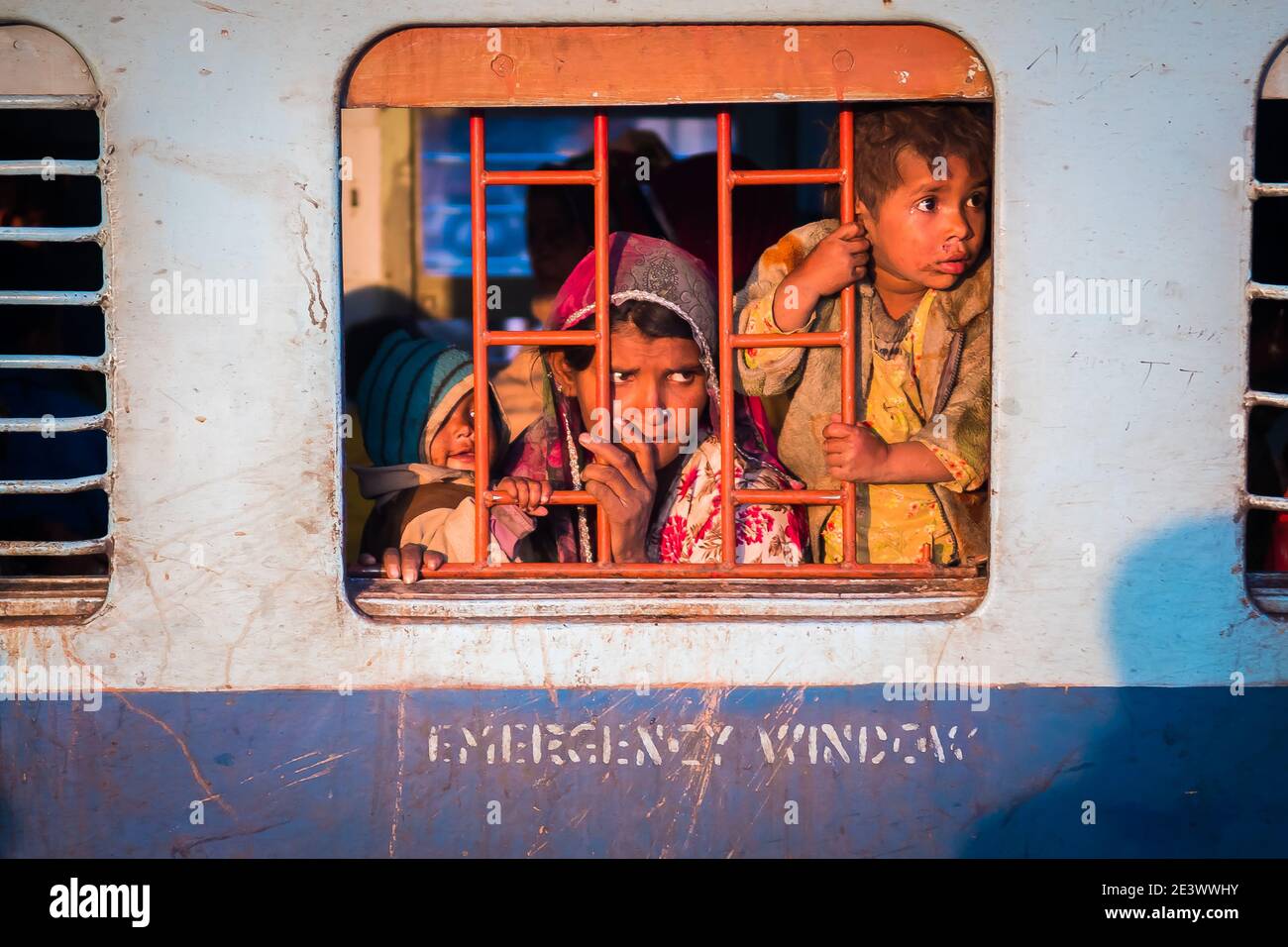 Varanasi india slum hi-res stock photography and images - Alamy