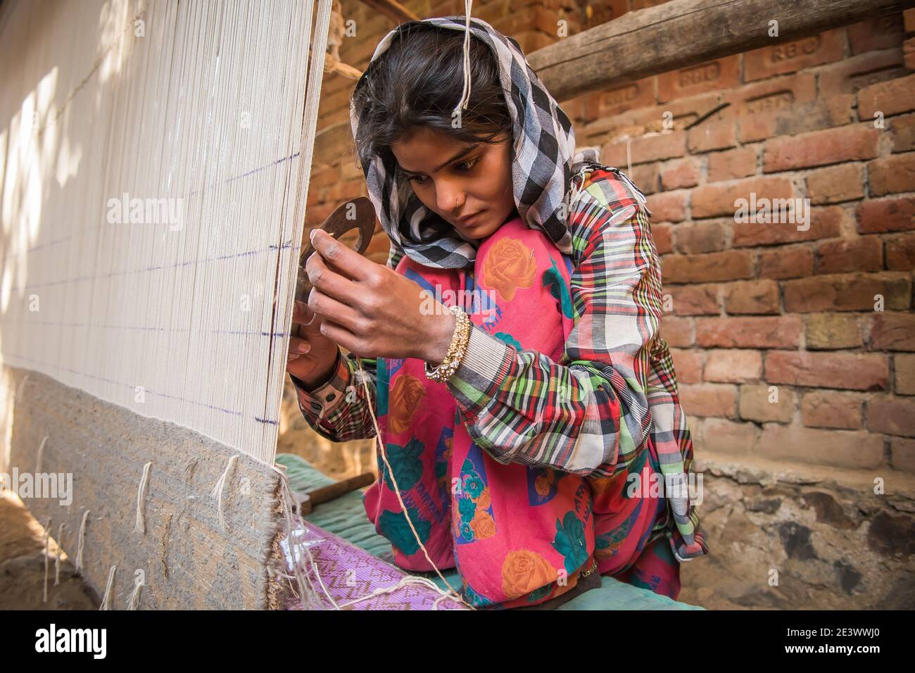 India slum cooking hi-res stock photography and images - Alamy