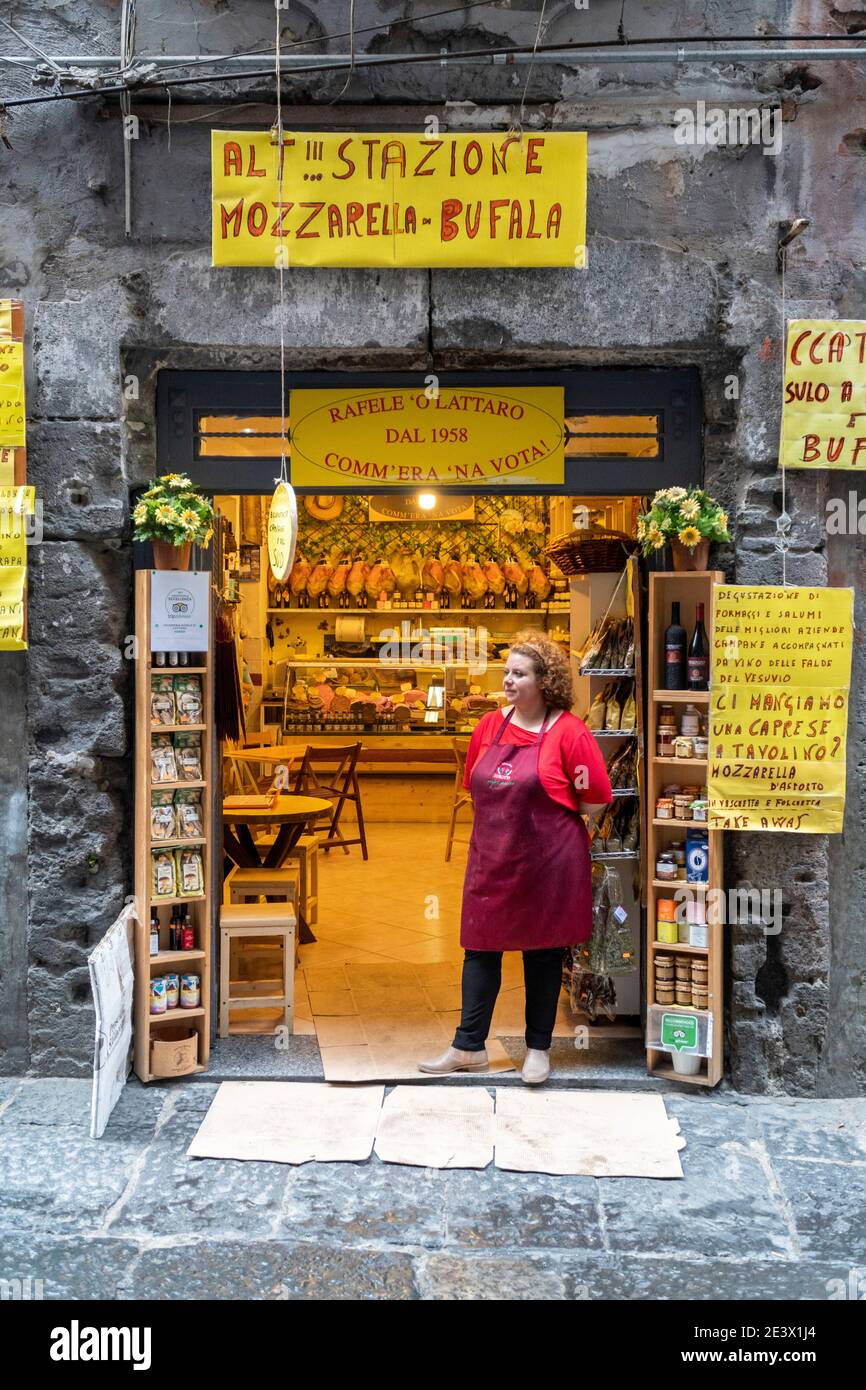 Woman standing outside a grocery store hi-res stock photography and ...