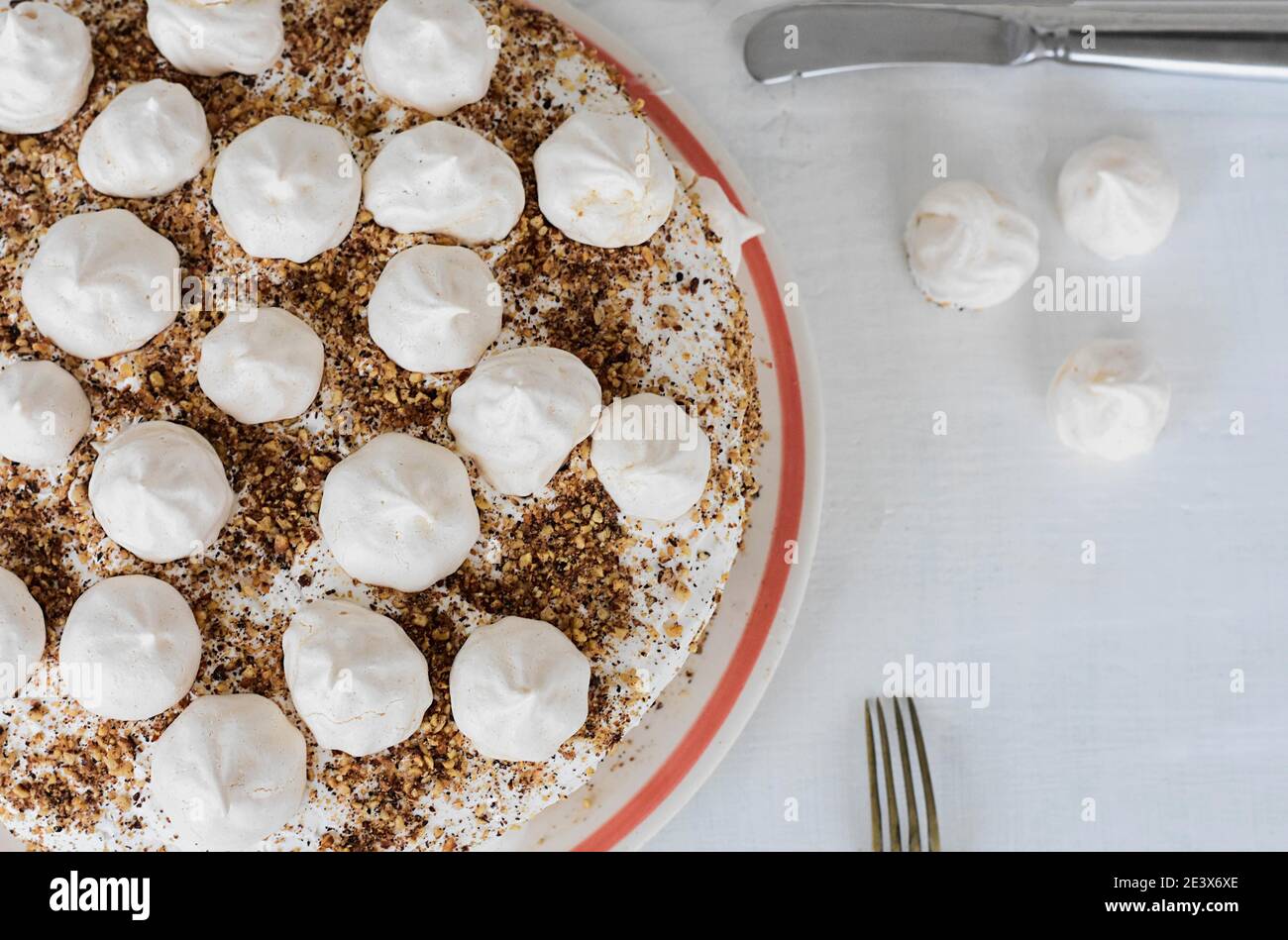 Merinque cake hi-res stock photography and images - Alamy