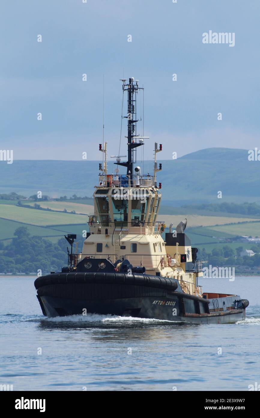 Ayton Cross, a Svitzer tug based on the Firth of Clyde, passing East ...
