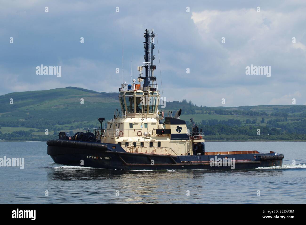 Ayton Cross, a Svitzer tug based on the Firth of Clyde, passing East ...