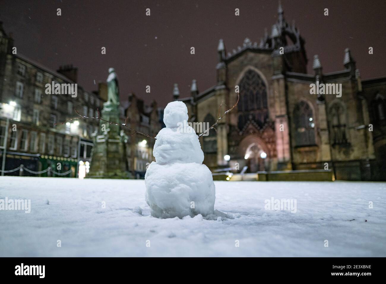 Overnight snow hi-res stock photography and images - Alamy