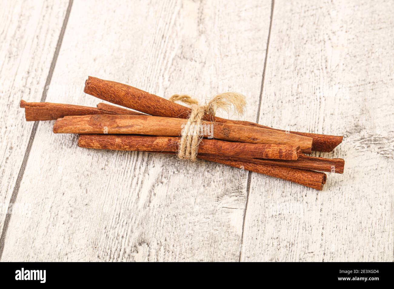 Aroma Cinnamon stick heap for cooking Stock Photo - Alamy