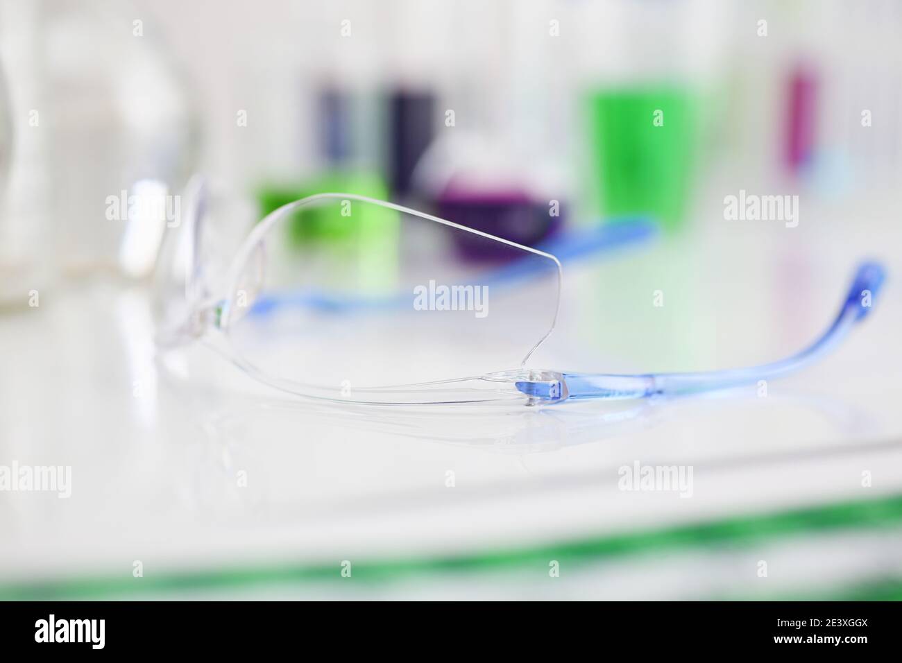 Protective surgical goggles for operations and chemical gas research ...