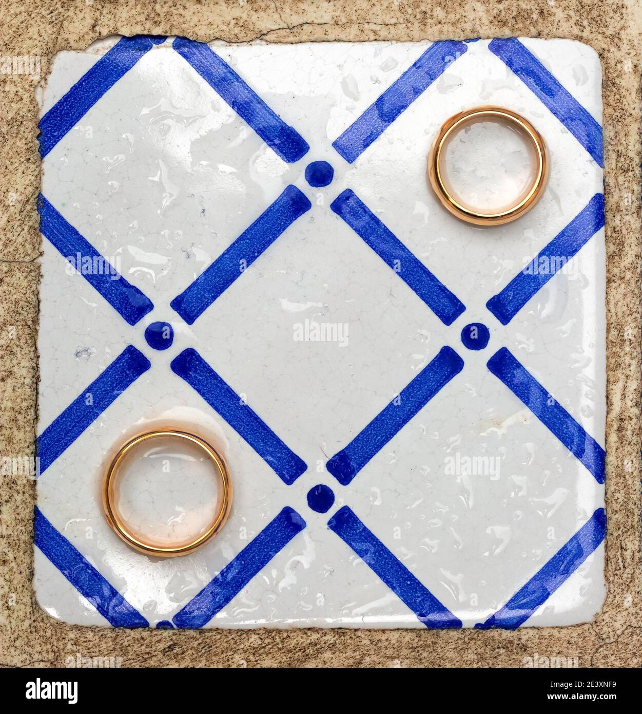 Wedding gold rings patterns hi-res stock photography and images - Alamy