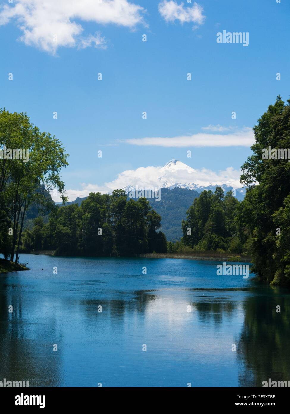 Chile villarrica eruption hi-res stock photography and images - Alamy
