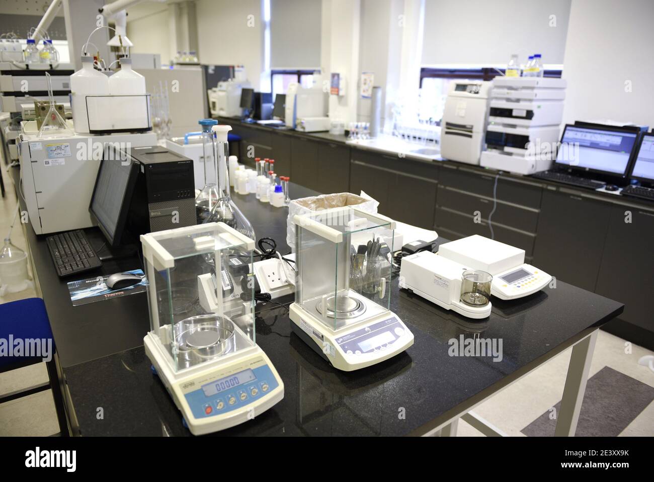Lab environment hi-res stock photography and images - Alamy
