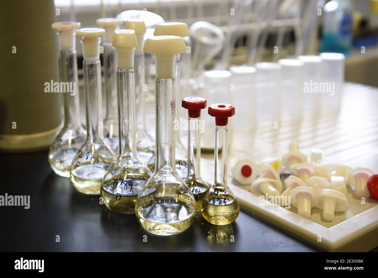 Bottles apparatus chemical a hi-res stock photography and images - Alamy