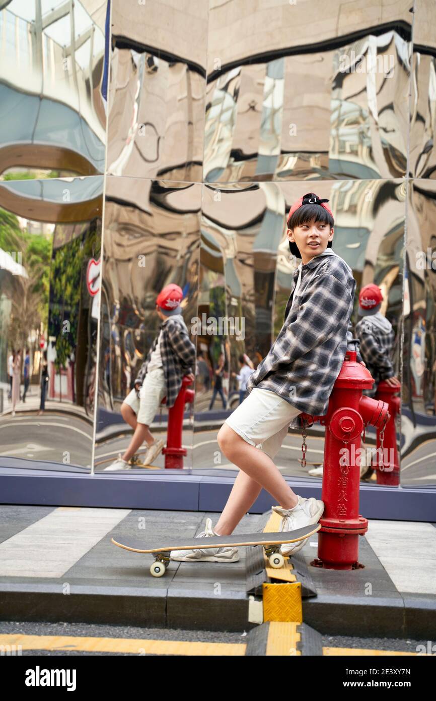 Boy skateboard cap hi-res stock photography and images - Alamy