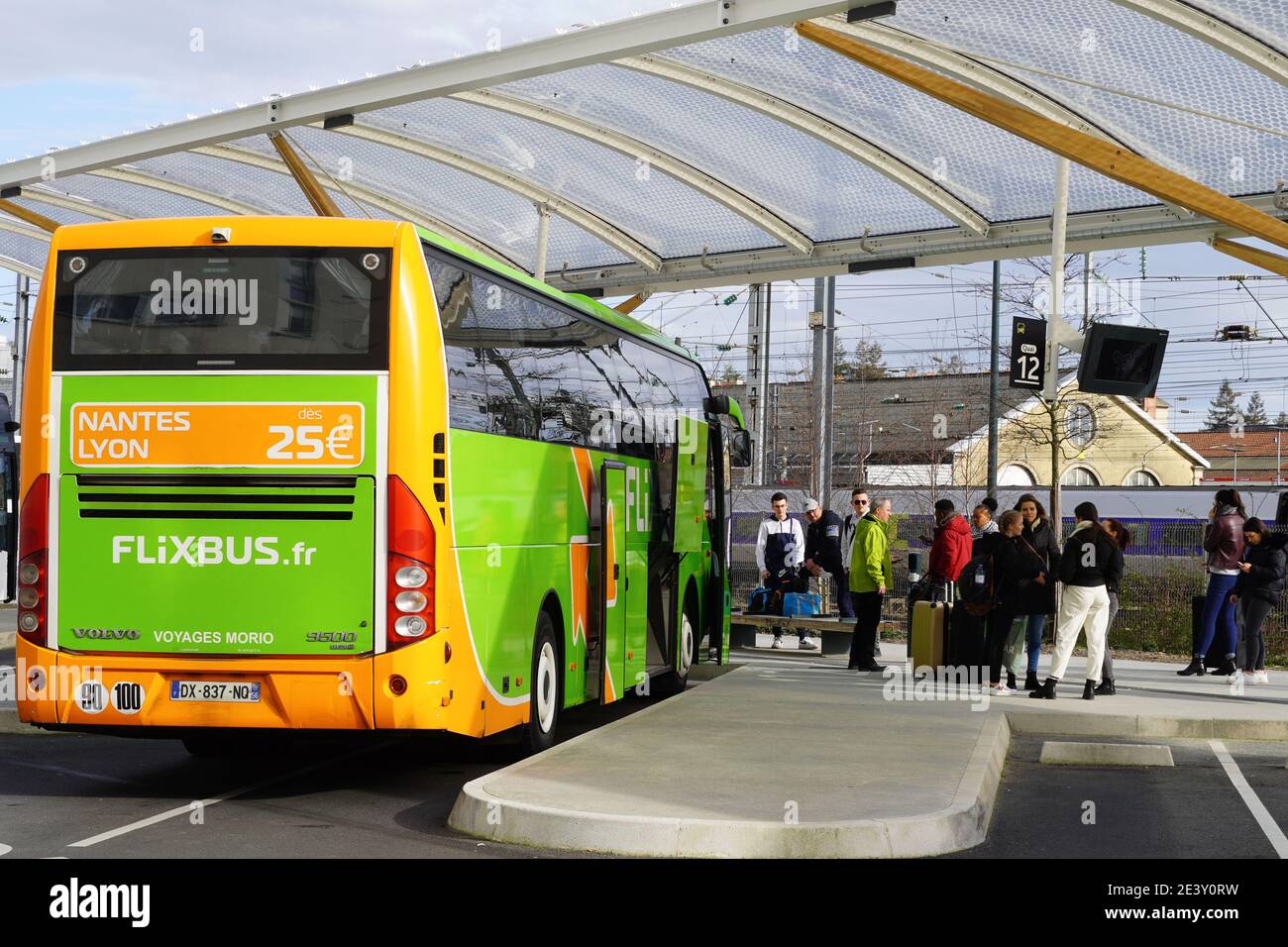 France bus station hi-res stock photography and images - Alamy